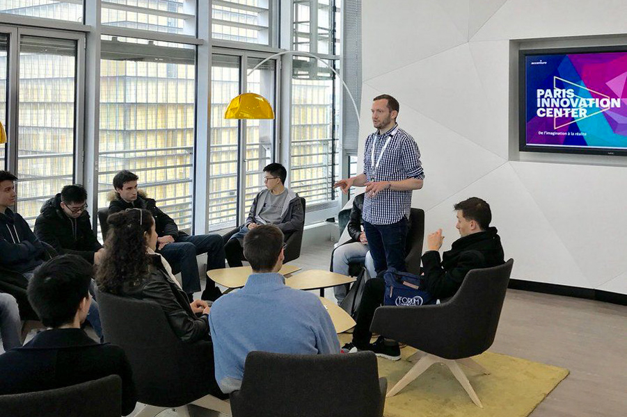 LOOPING AGENCY — Accenture